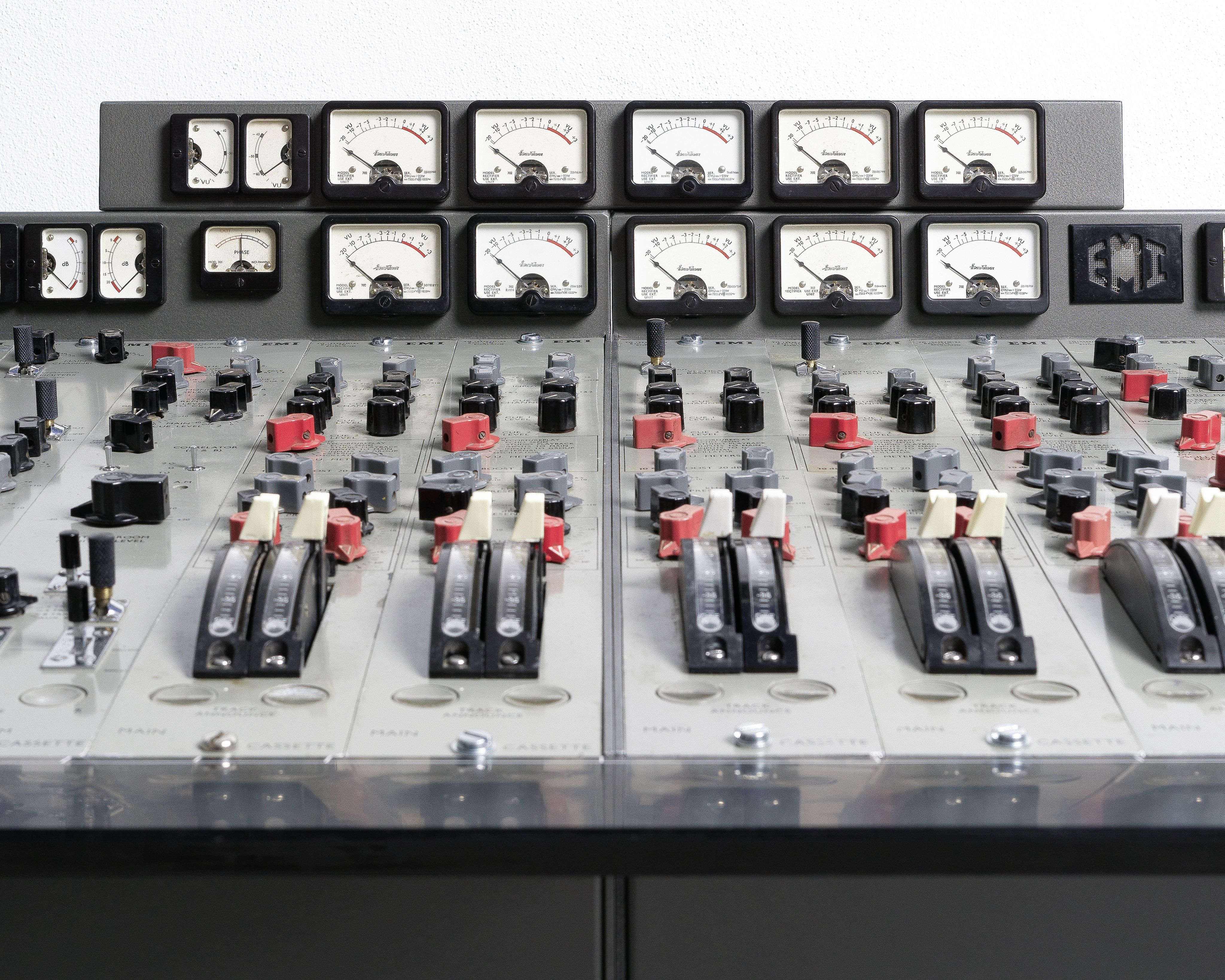 The fab farewell: Abbey Road Beatles Console | BM 77