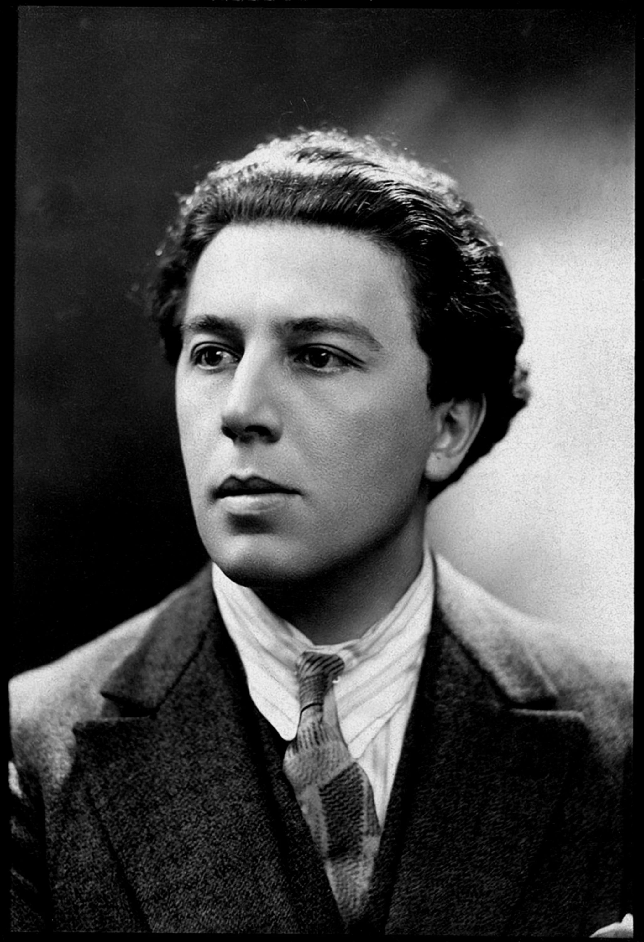 Bonhams : Bonhams Magazine | Unamused